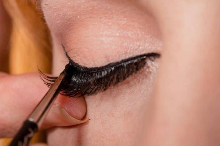 How to Wear Falsies - Calyxta